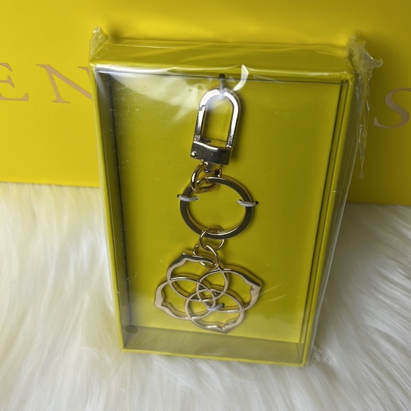 Kendra Scott | Jewelry | Nwt Kendra Scott Dira Medallion Gold Key Chain ...